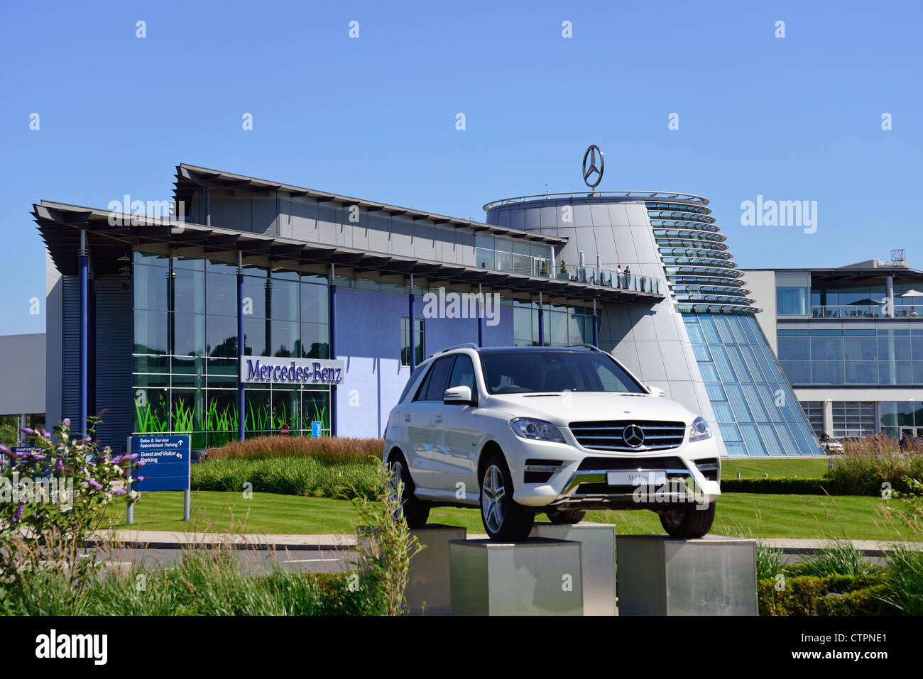 Mercedes benz e 350 cars hi-res stock photography and images - Alamy