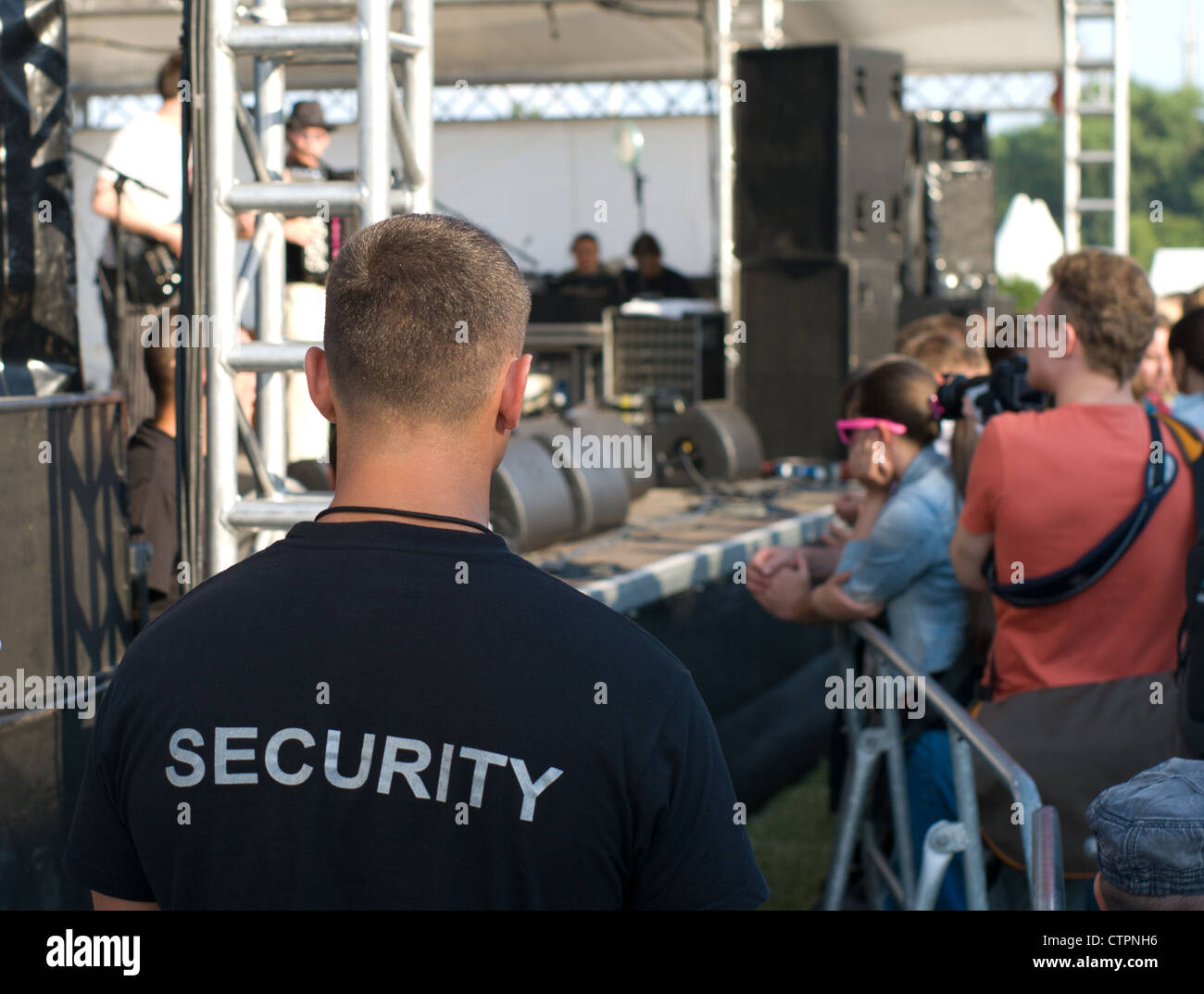 Concert crowds back hi-res stock photography and images - Alamy