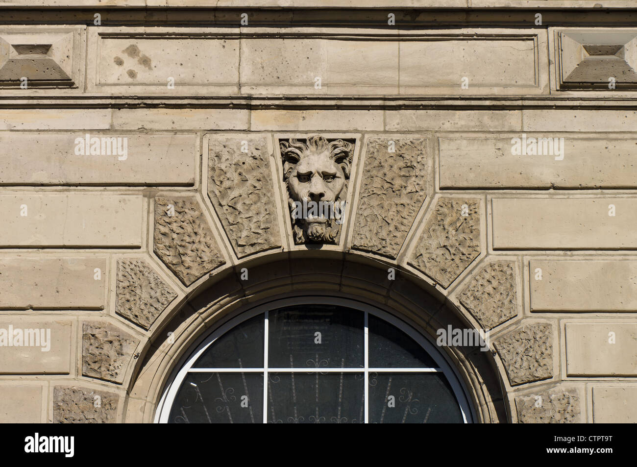 Lion mascaron hi-res stock photography and images - Alamy