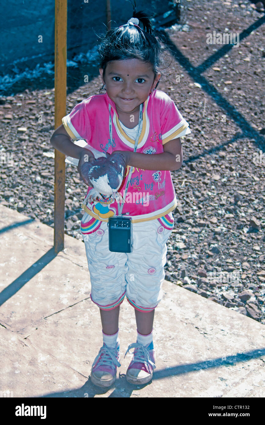 Girl pigeon child hi-res stock photography and images - Alamy