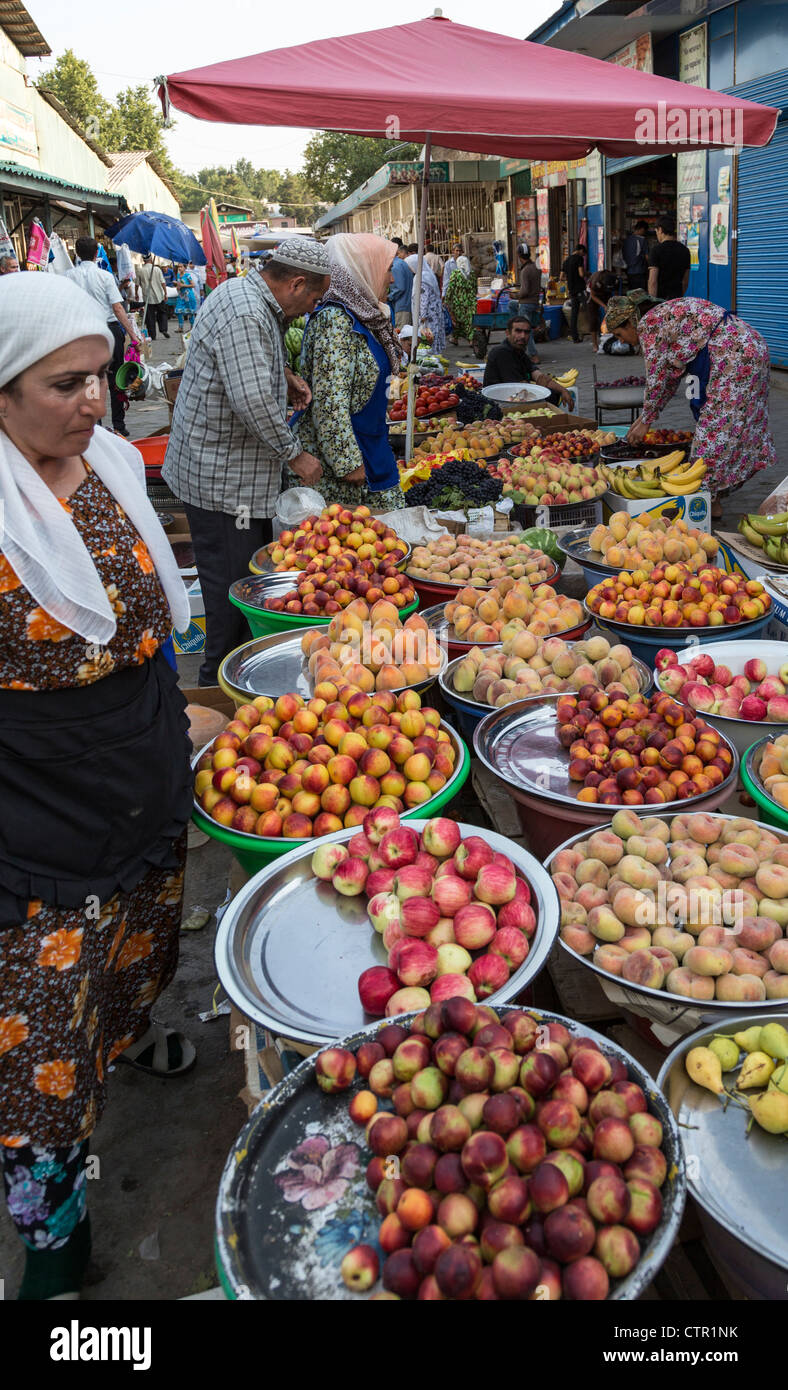 fruit sellers, Sheikh Mansur market, Dushanbe, Tajikistan Stock Photo ...