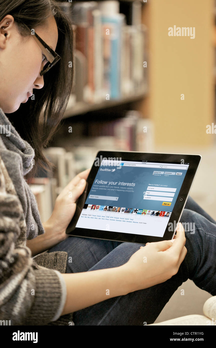 University female twitter hi-res stock photography and images - Alamy
