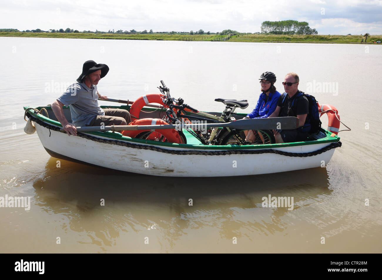 Rowing boat ferry hi-res stock photography and images - Alamy
