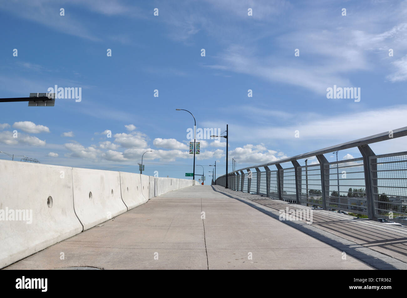 Arched pedestrian bridge hi-res stock photography and images - Alamy