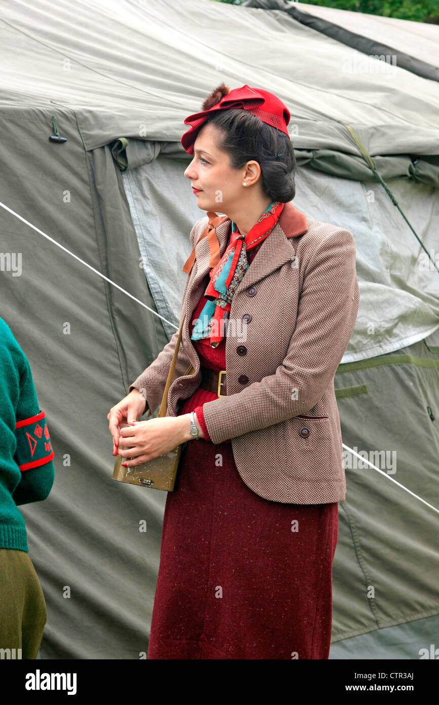 Ww2 fashion woman hi-res stock photography and images - Alamy