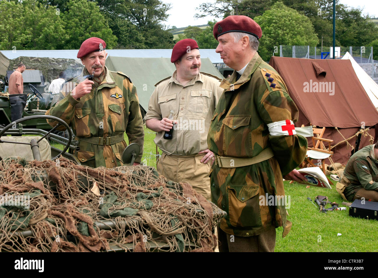 Members of the parachute regiment hi-res stock photography and images ...