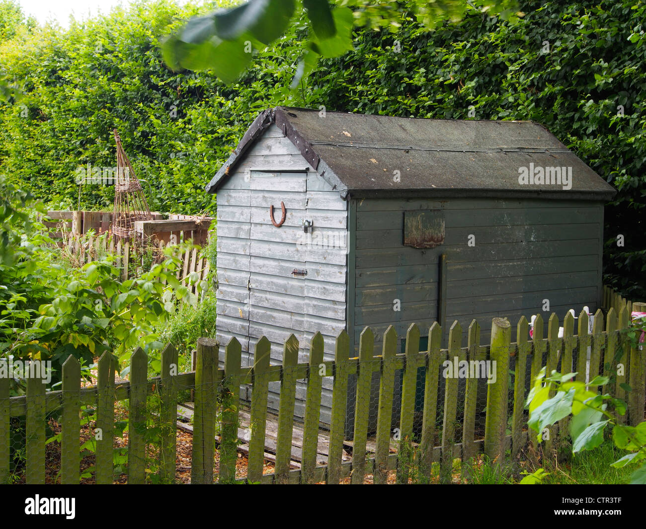Shed compost hi-res stock photography and images - Alamy