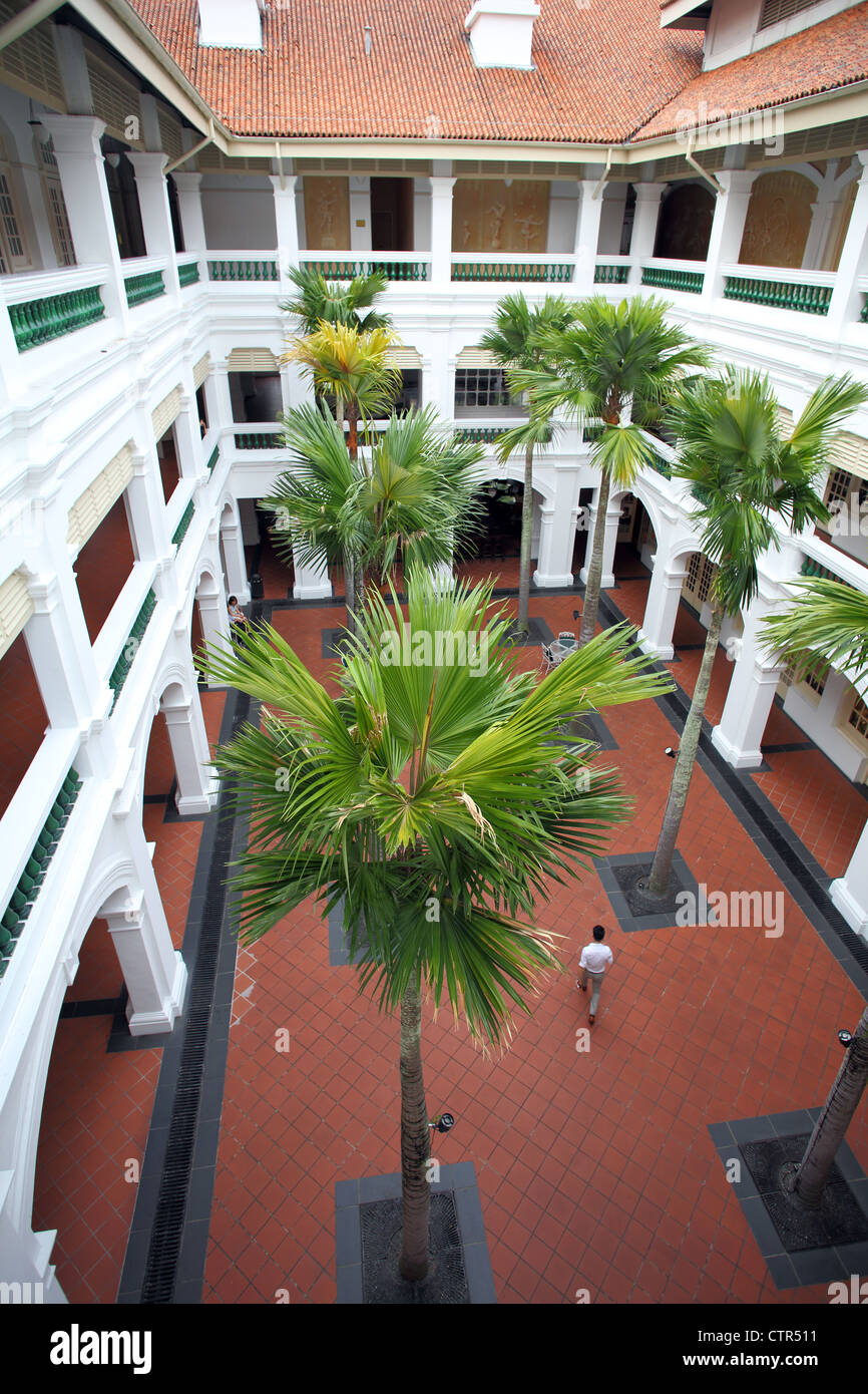 Courtyard at Raffles arcade Northbridge in Singapore Stock Photo - Alamy