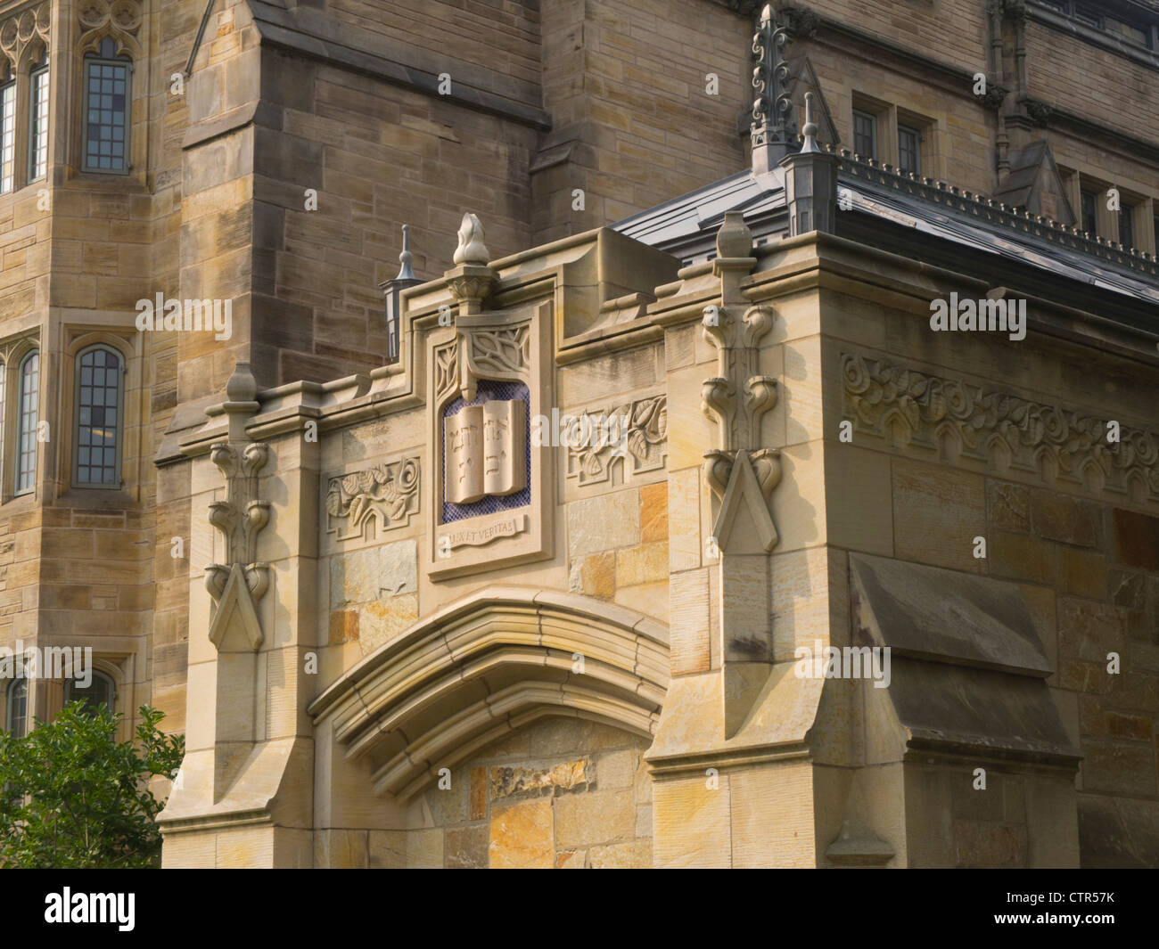 Exterior of Bass Library at Yale New Haven Stock Photo - Alamy
