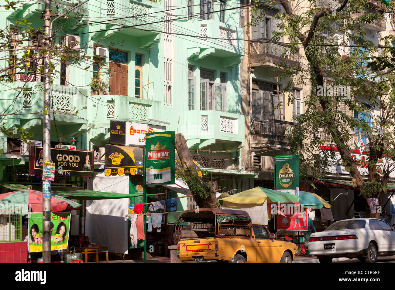 Street frontage hi-res stock photography and images - Alamy