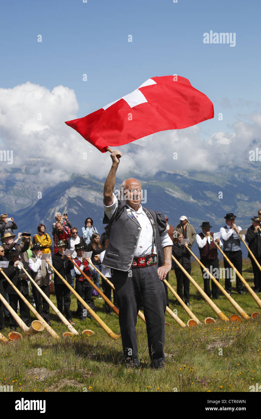 Flag throwers & alphorn players take part in the morceaux d’ensemble ...