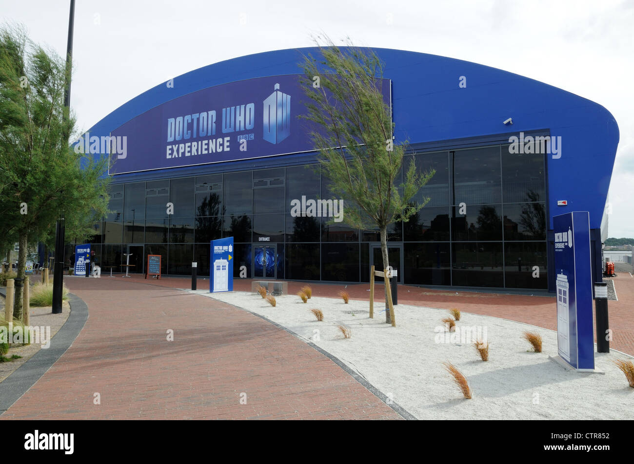 Doctor who experience building hi-res stock photography and images - Alamy