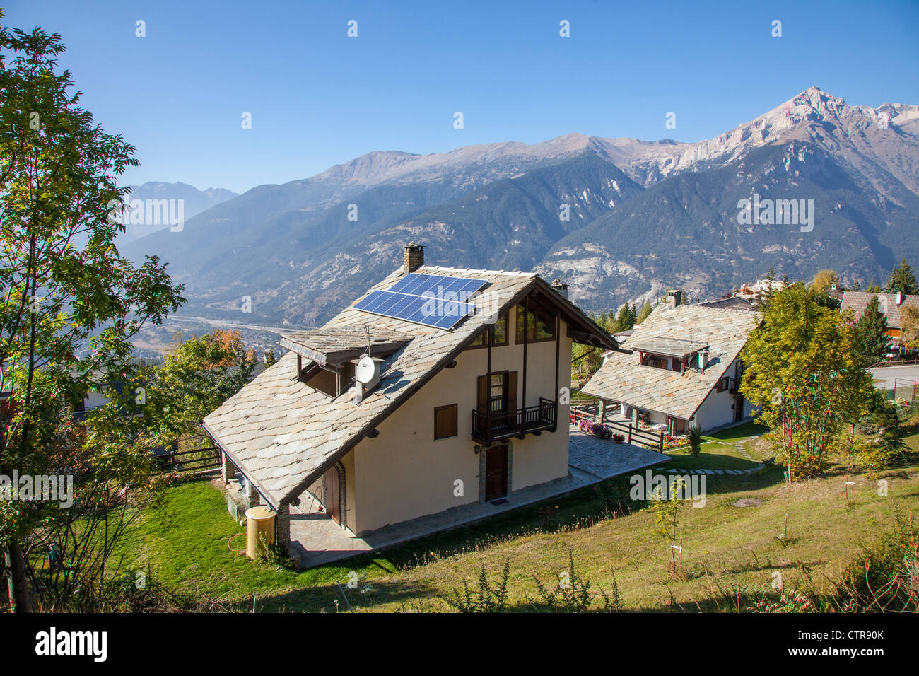 Alpine house hi-res stock photography and images - Alamy