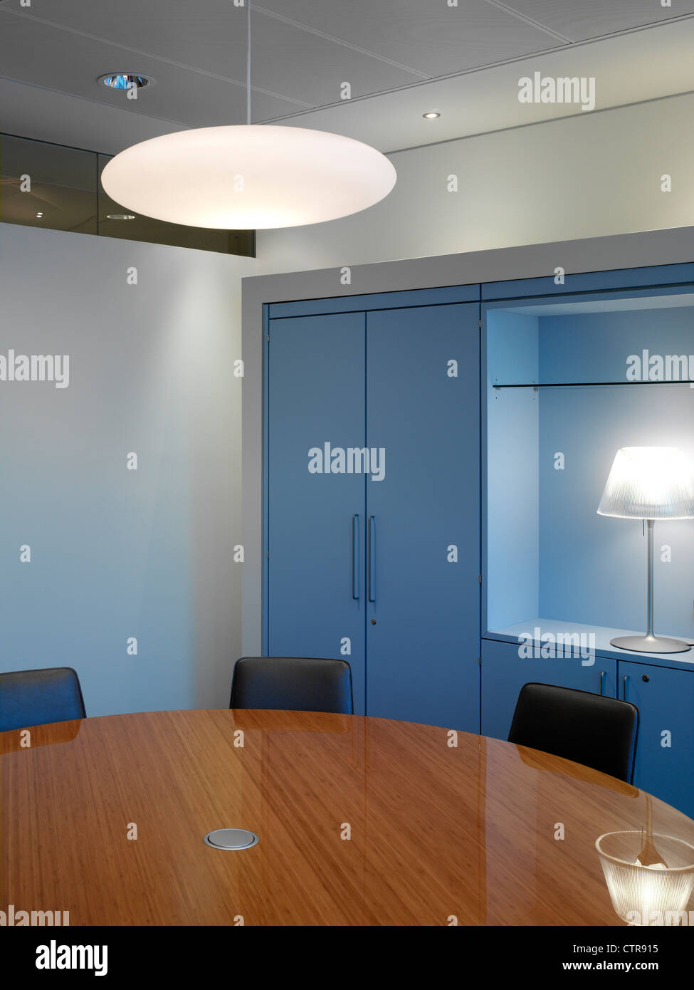 Round table conference in london hi-res stock photography and images ...