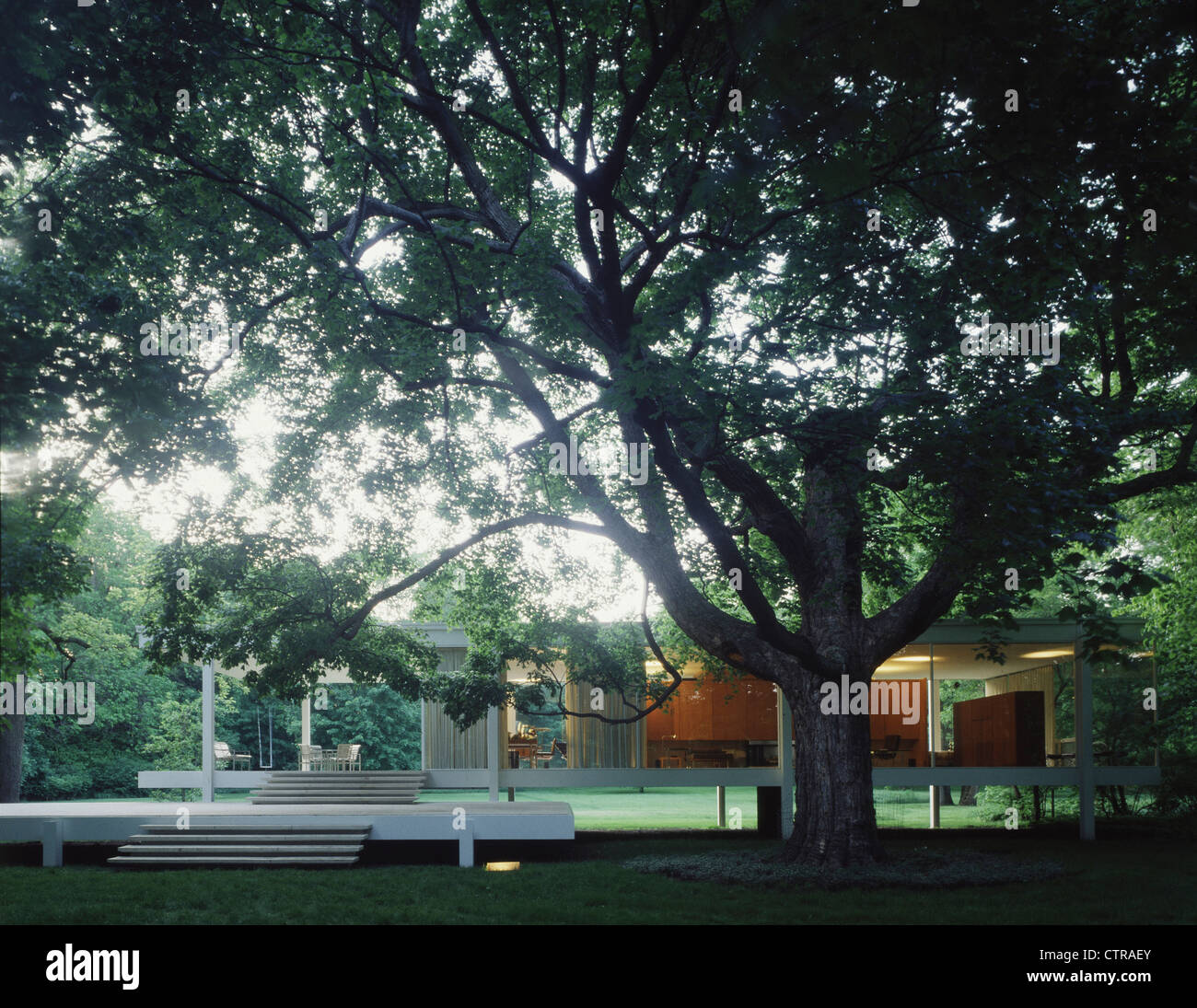 farnsworth house full exterior with lights Stock Photo - Alamy