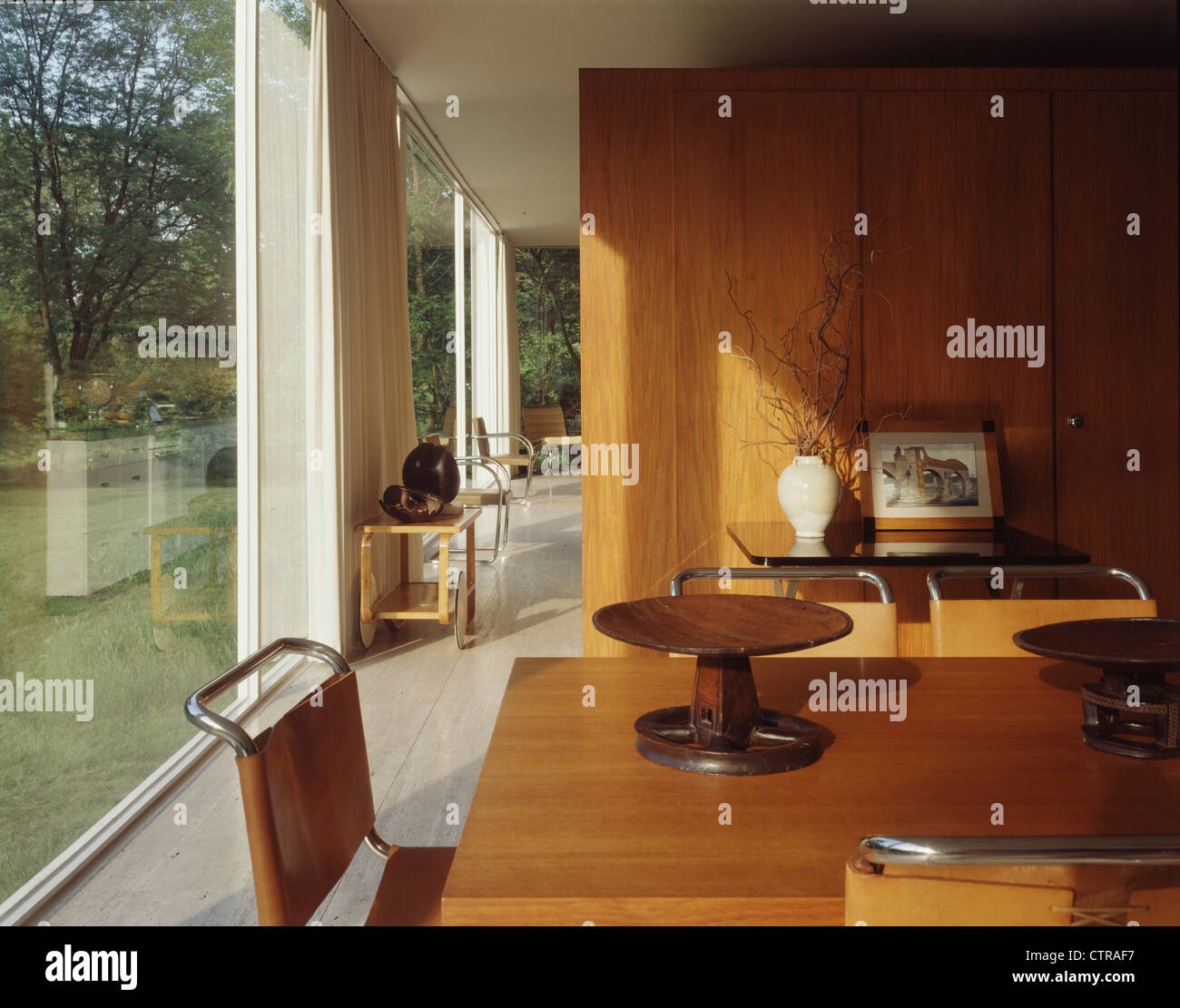 farnsworth house interior dining room Stock Photo - Alamy