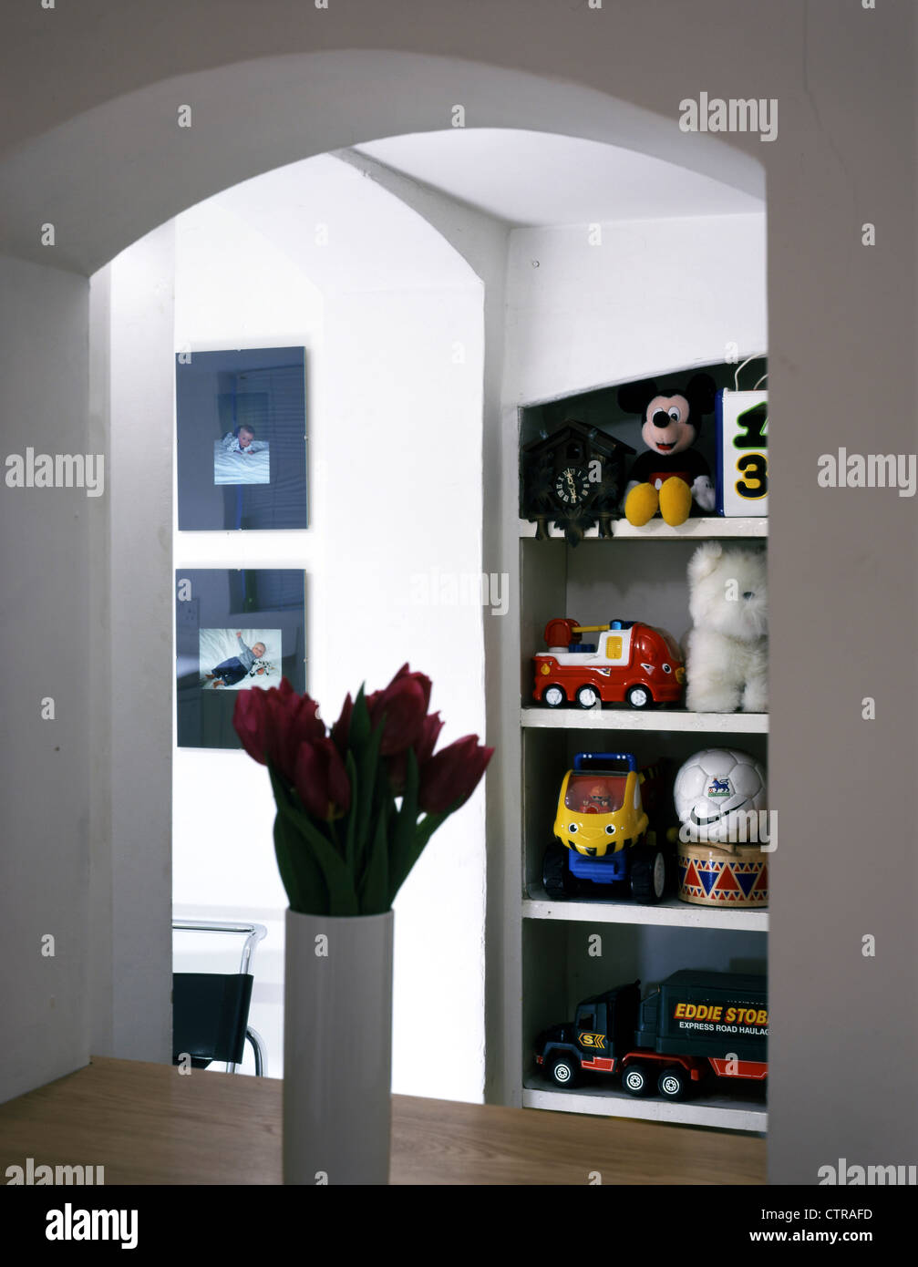 View through arch london hi-res stock photography and images - Alamy