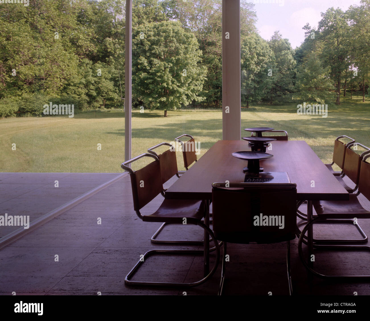 farnsworth house dining table and chairs Stock Photo - Alamy