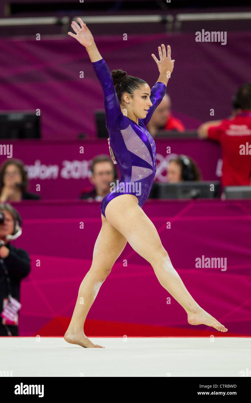 Alexandra Raisman (USA) preforms the floor exercise during the women's ...