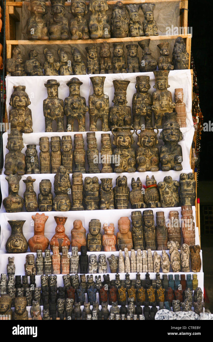 Mercado de Brujas - Witches Market, La Paz, Bolivia Stock Photo - Alamy