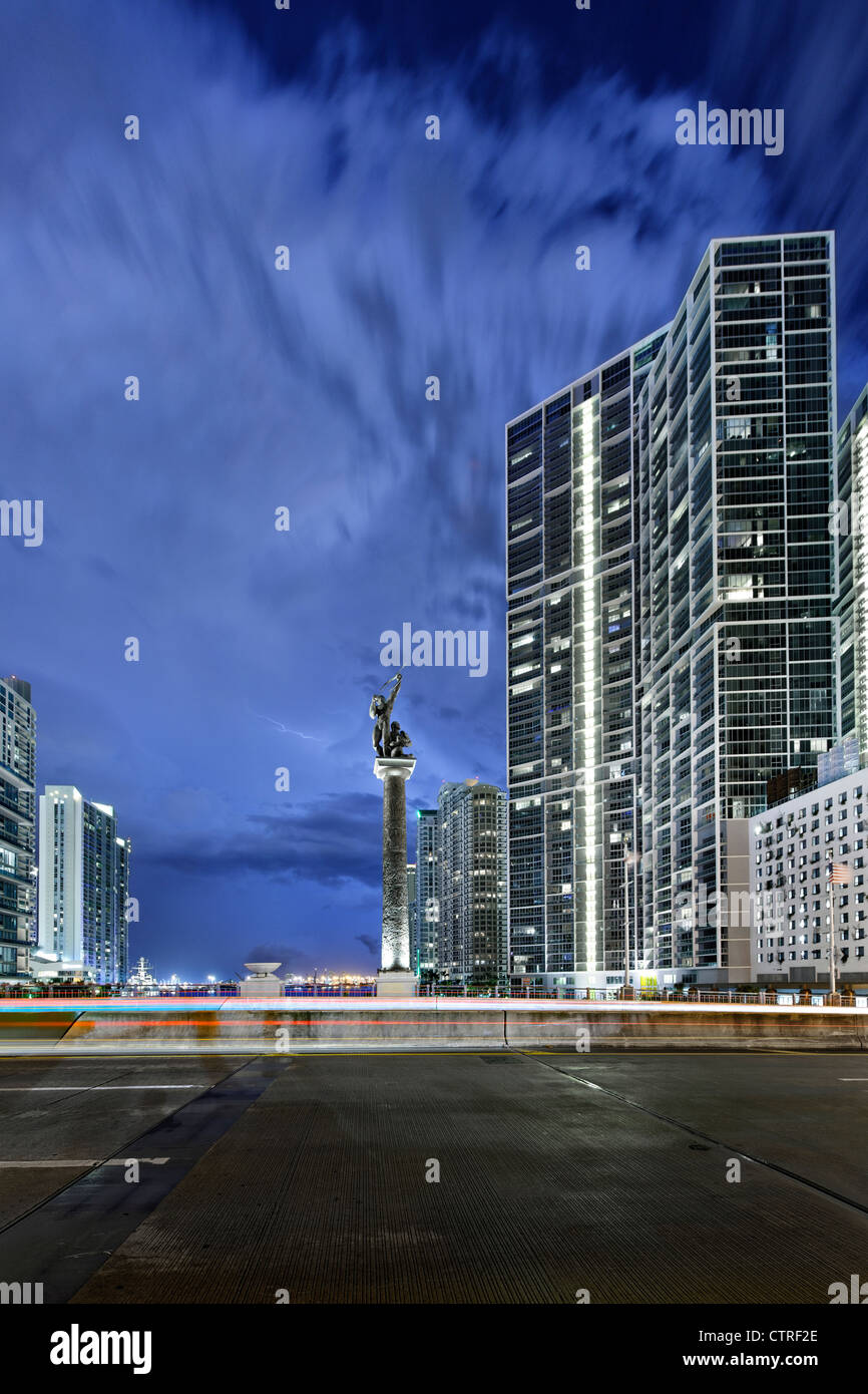 Financial District, ICON Brickell, Brickell Avenue and Brickell Bridge ...