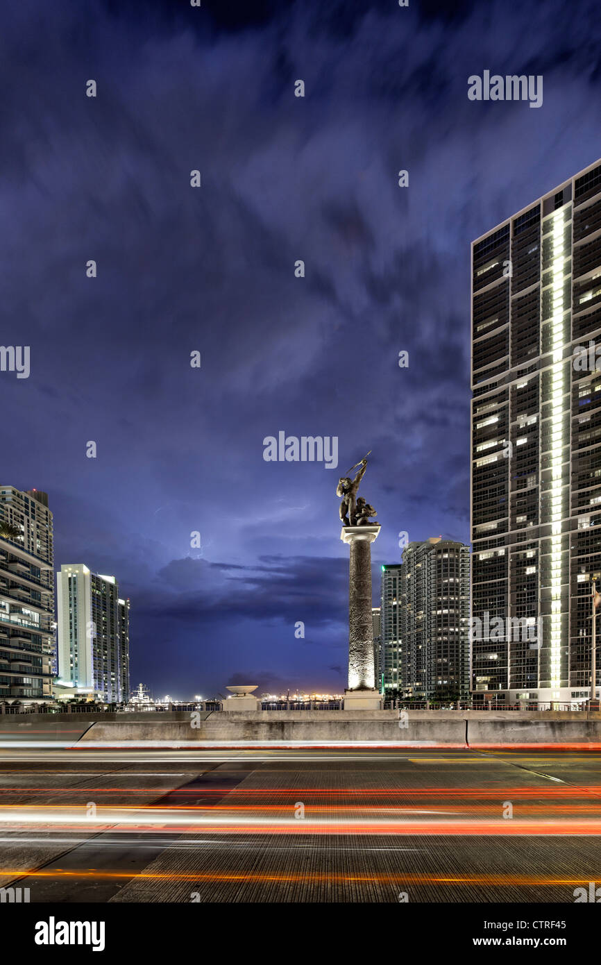 Financial District, ICON Brickell, Brickell Avenue and Brickell Bridge ...