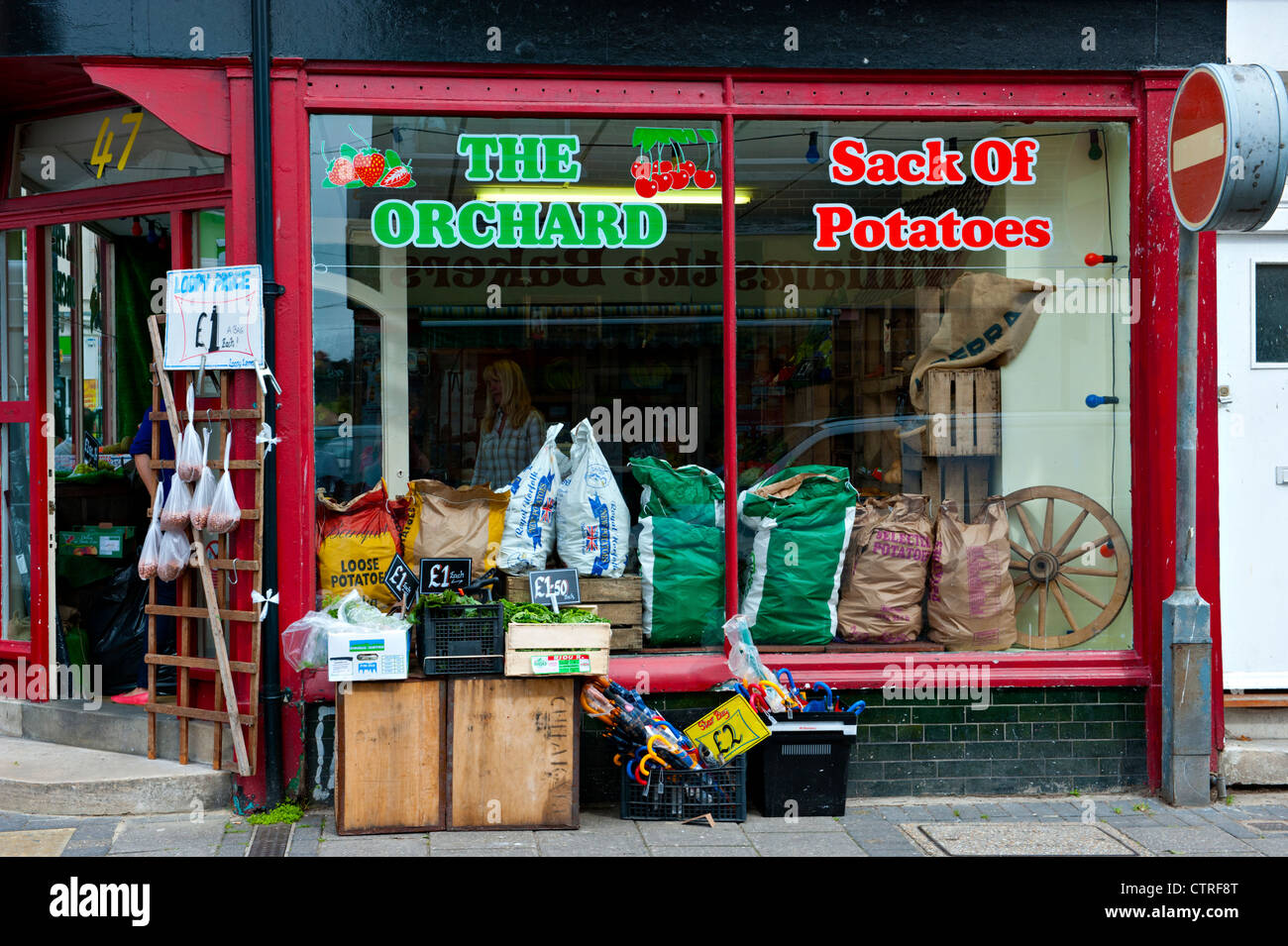 Small general store hi-res stock photography and images - Alamy