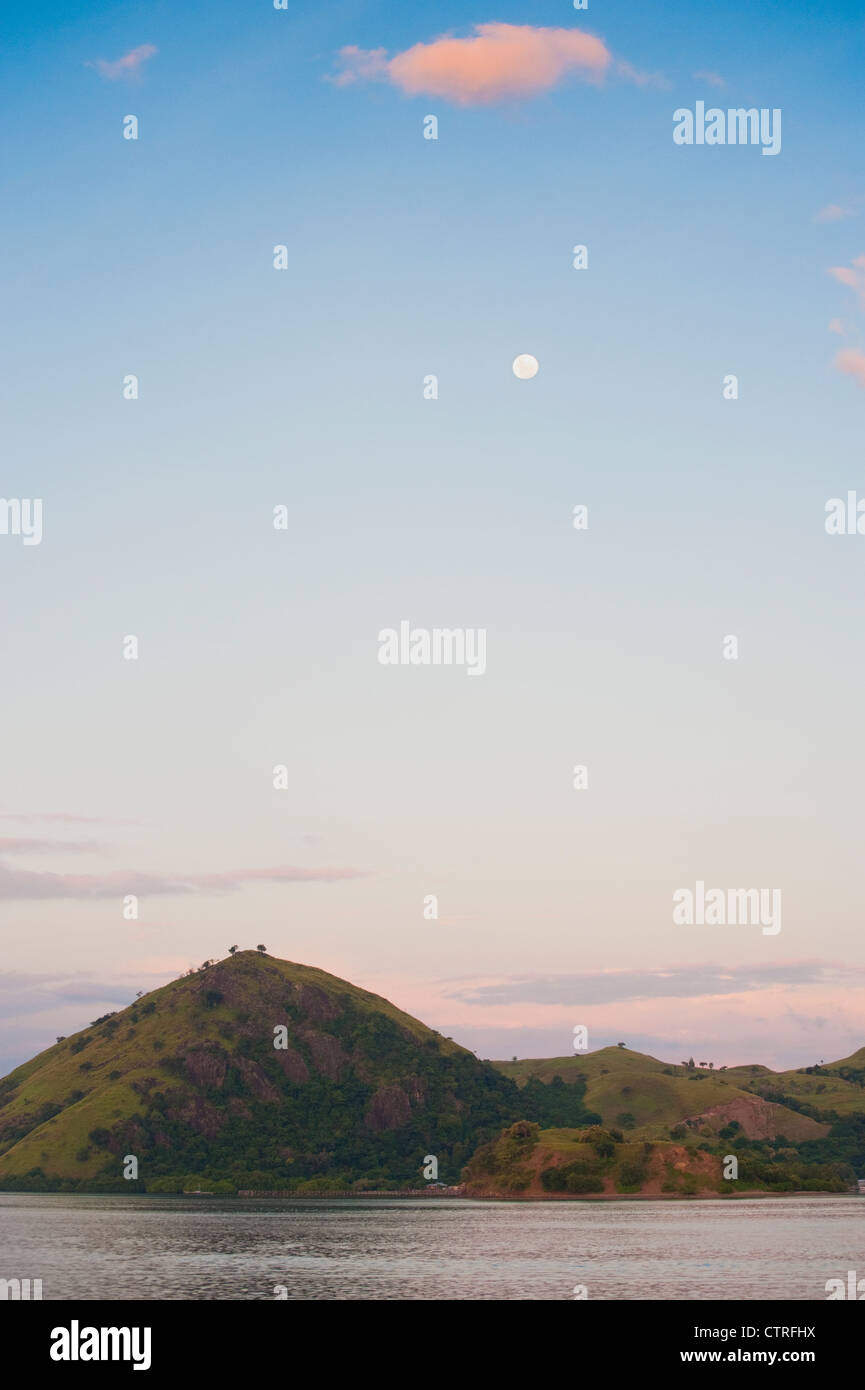 Moonrise over sea moon rises hi-res stock photography and images - Alamy