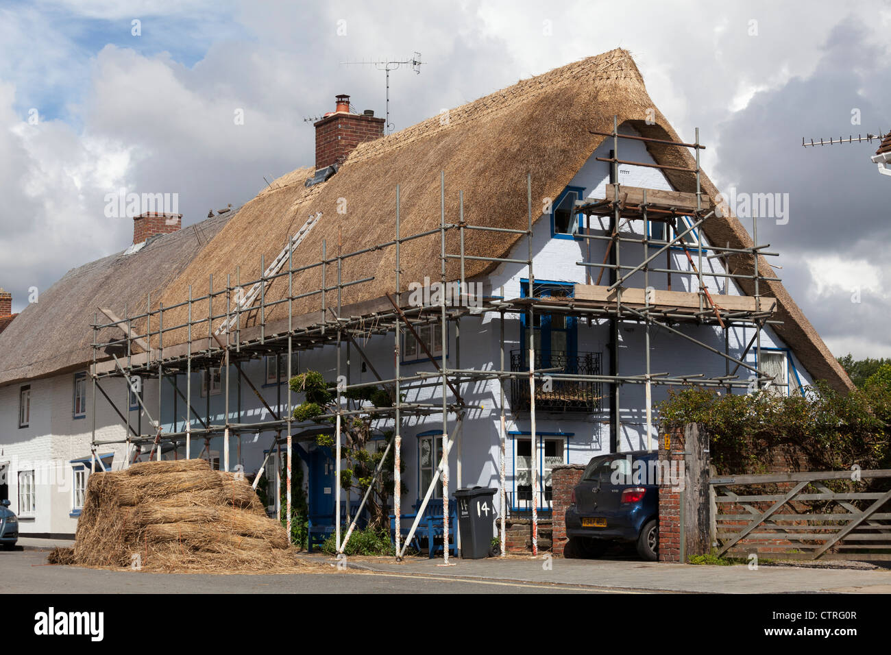 Thatch thatched thatching hi-res stock photography and images - Alamy