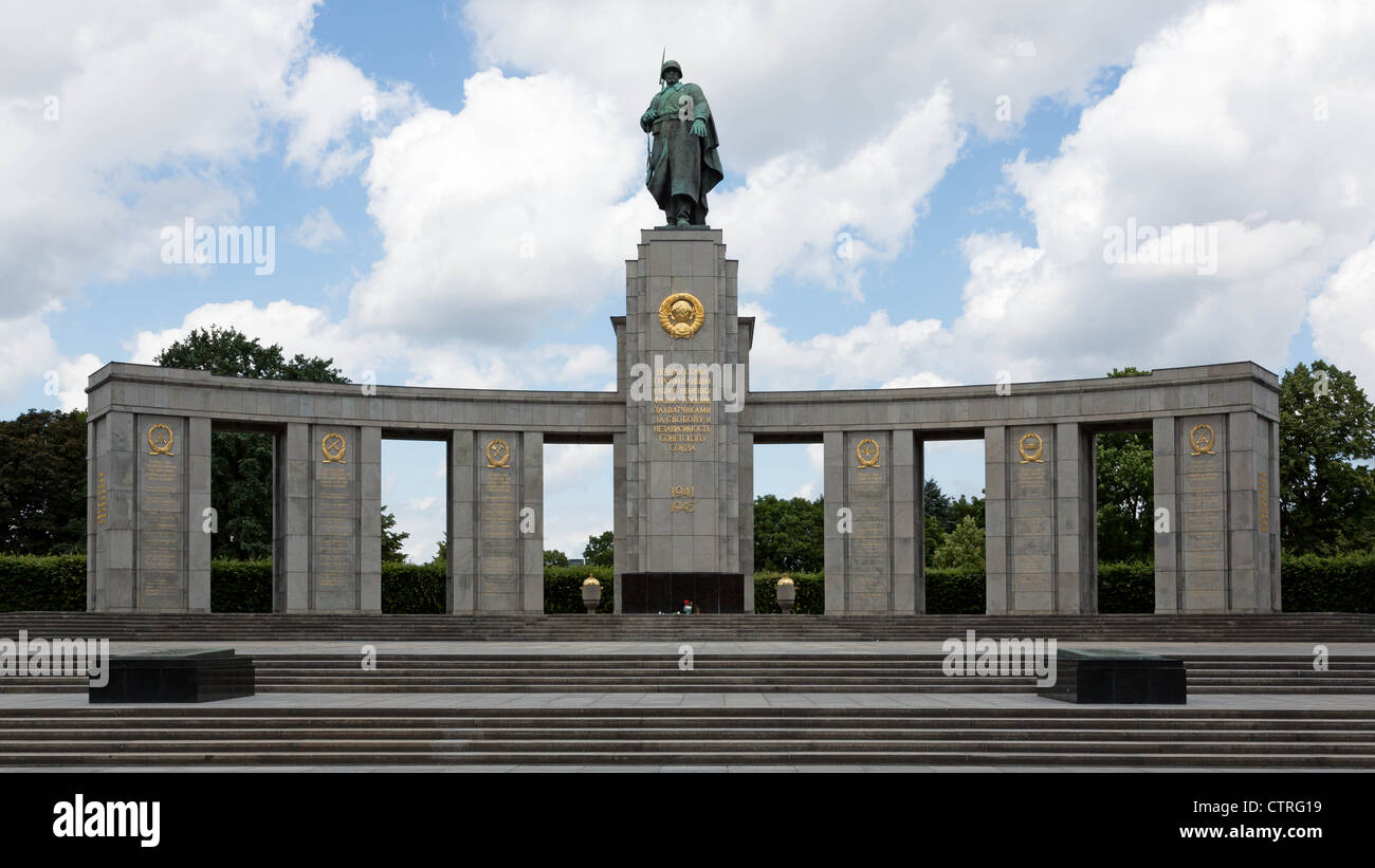 Soviet War Memorial Tiergarten Berlin commemorating war dead of the ...