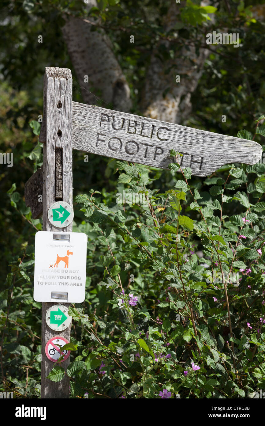 Foot paths sign hi-res stock photography and images - Alamy
