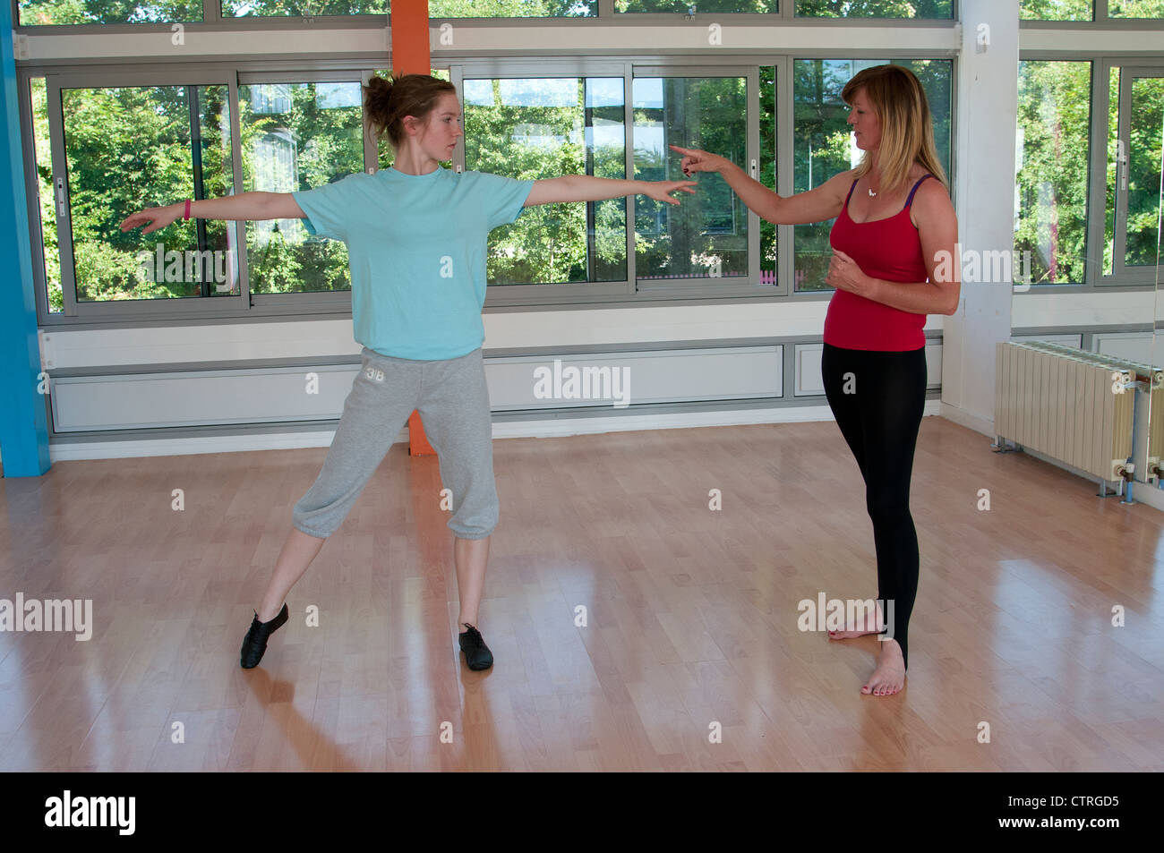 Teenage dancers hi-res stock photography and images - Alamy