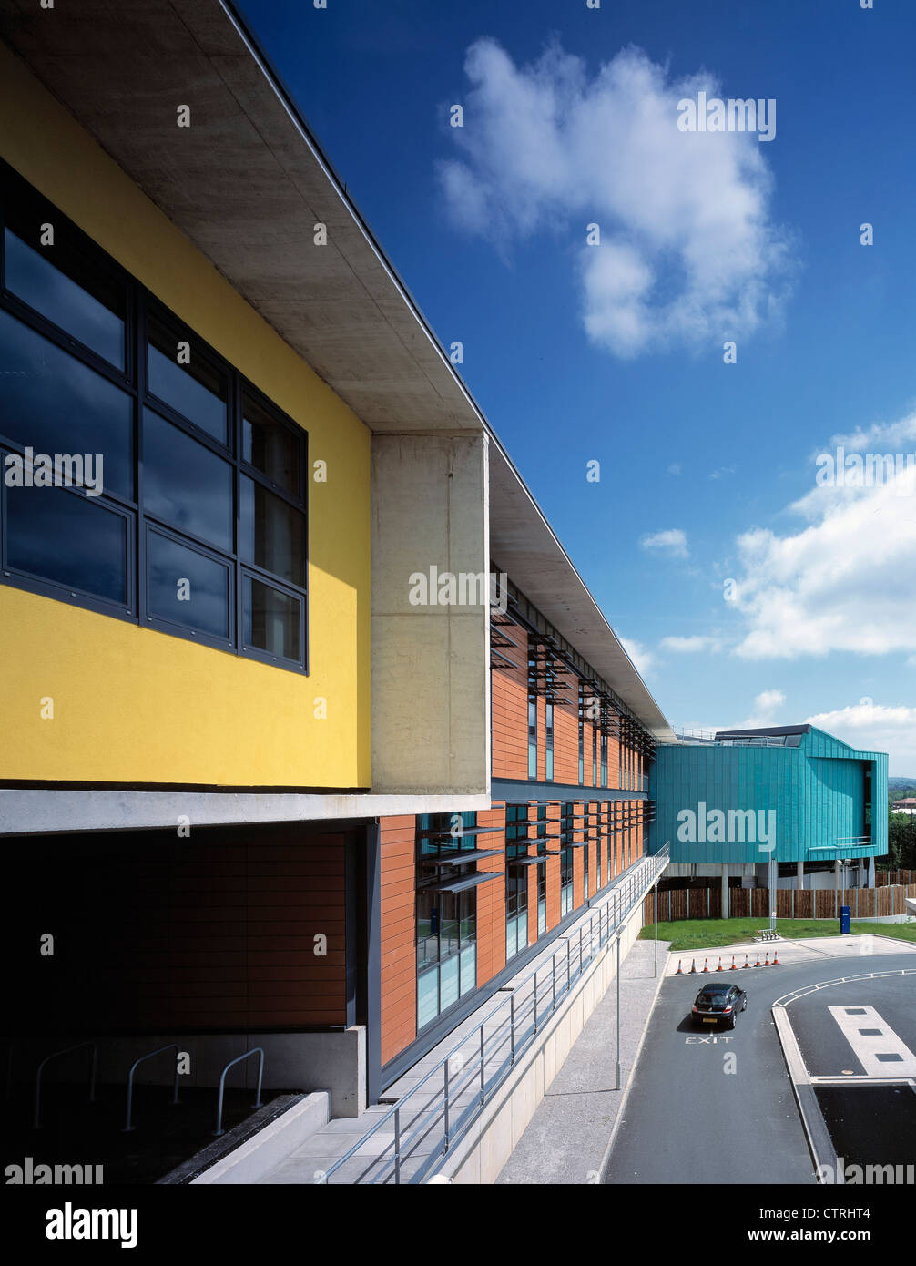 oldham centre for learning overall exterior view Stock Photo - Alamy
