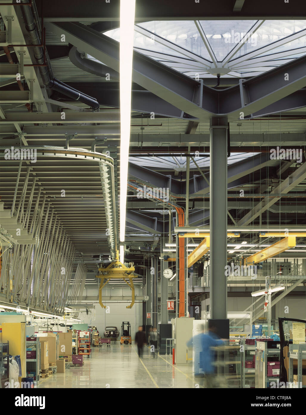 rolls-royce motor cars limited production line walkway Stock Photo - Alamy