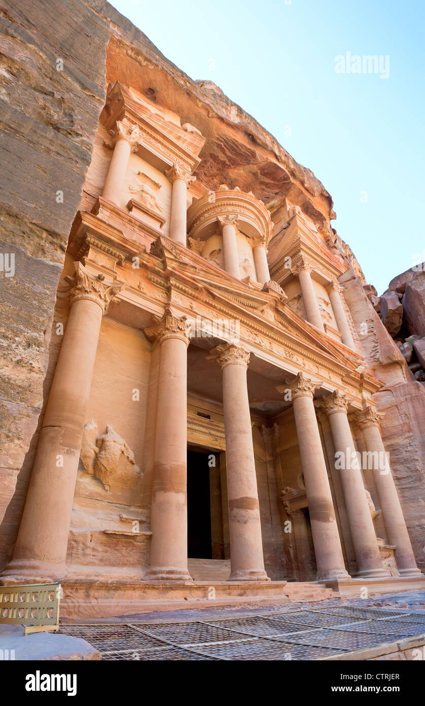 facade of The Treasury Monument in antique city Petra, Jordan Stock ...