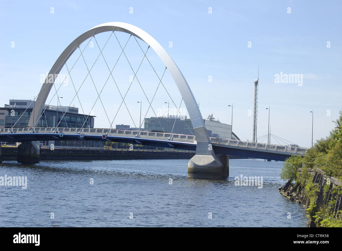 Arch bridge over the River Clyde in Glasgow, Scotland Stock Photo - Alamy