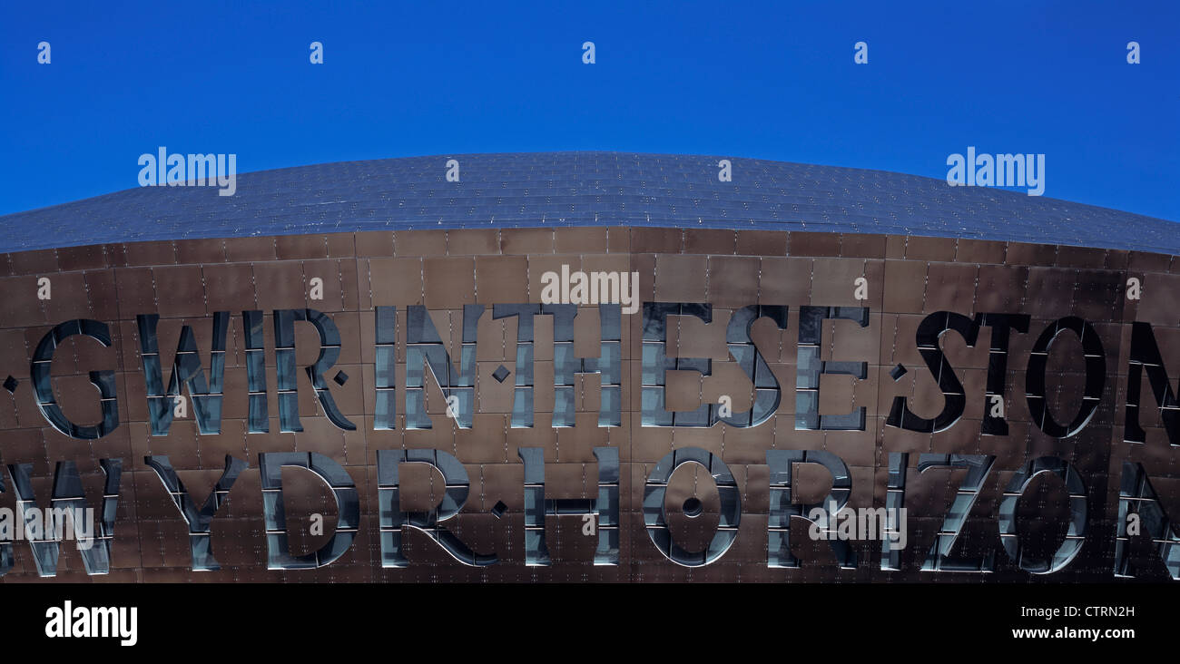 Showing centre hi-res stock photography and images - Alamy