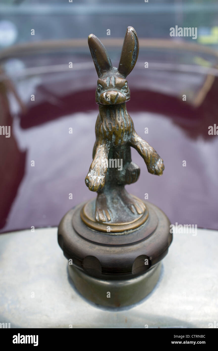 Car radiator mascot hi-res stock photography and images - Alamy