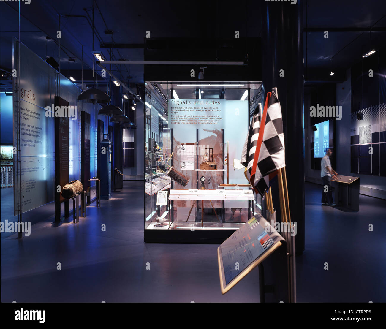 Communications signals hi-res stock photography and images - Alamy