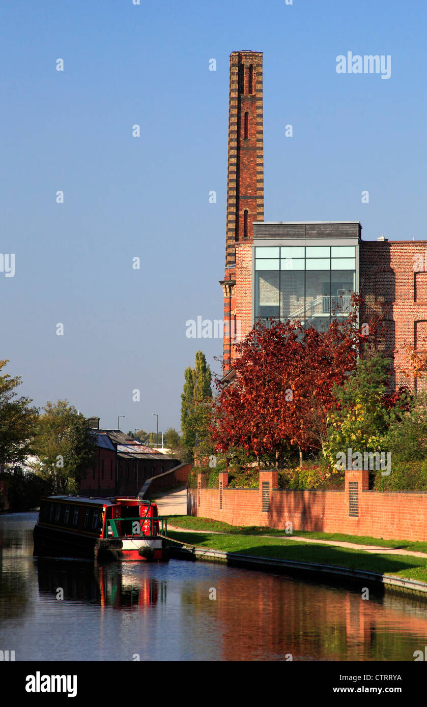 Weaver's Wharf and The Staffordshire and Worcestershire canal at ...