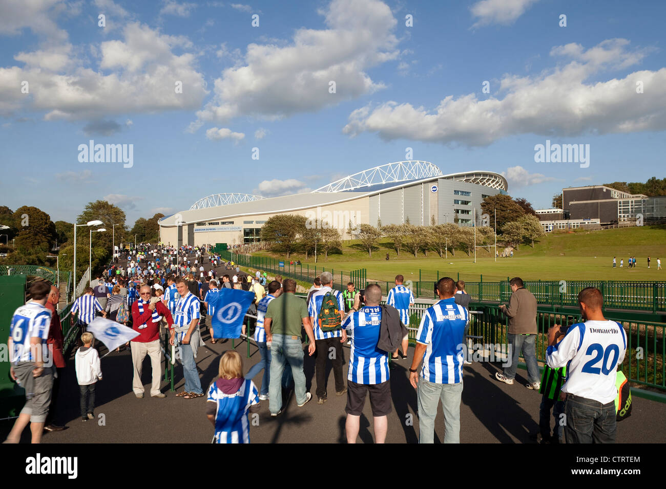 Amex stadium crowd hi-res stock photography and images - Alamy