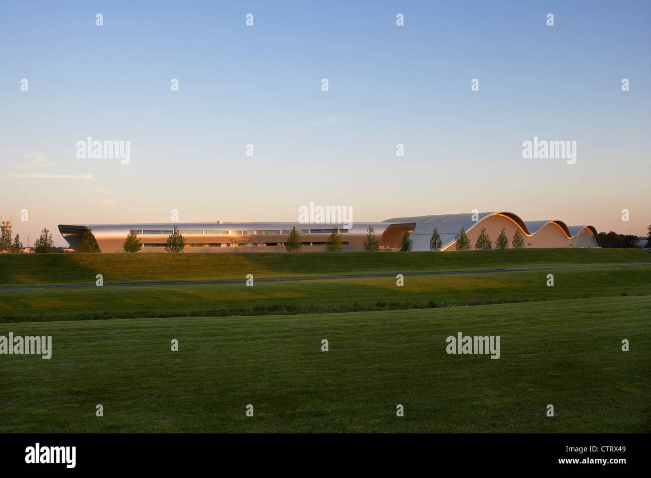 Farnborough airport building hi-res stock photography and images - Alamy