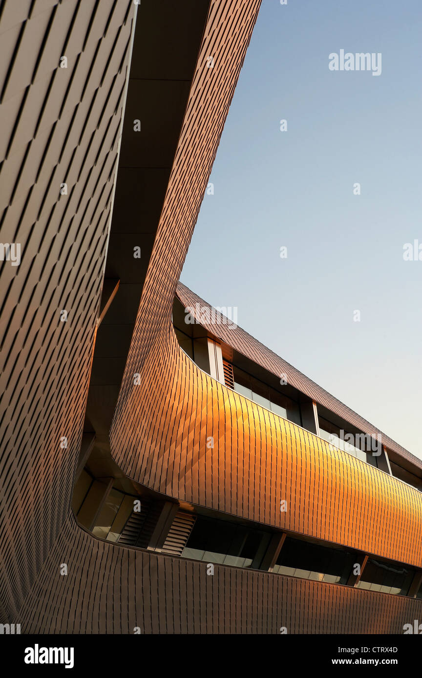 L shaped buildings hi-res stock photography and images - Alamy