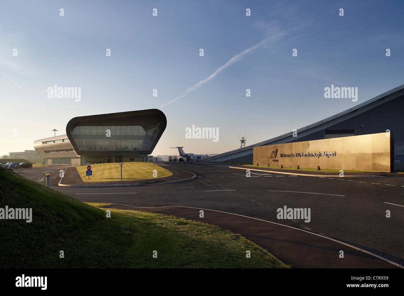 Farnborough airport terminal building hi-res stock photography and ...