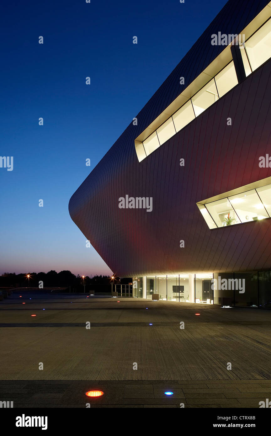 Farnborough airport terminal hi-res stock photography and images - Alamy