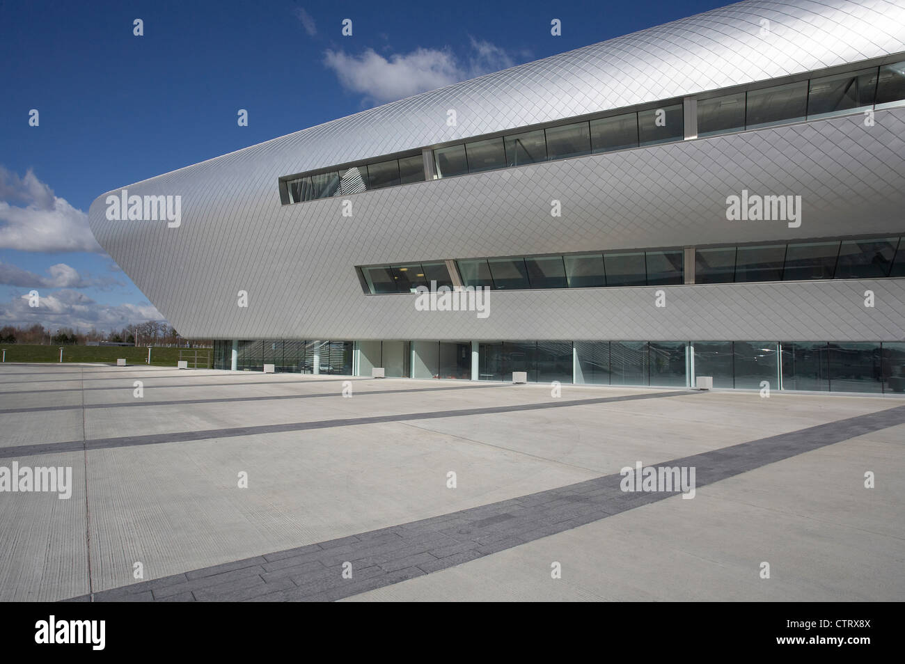 Farnborough airport terminal hi-res stock photography and images - Alamy