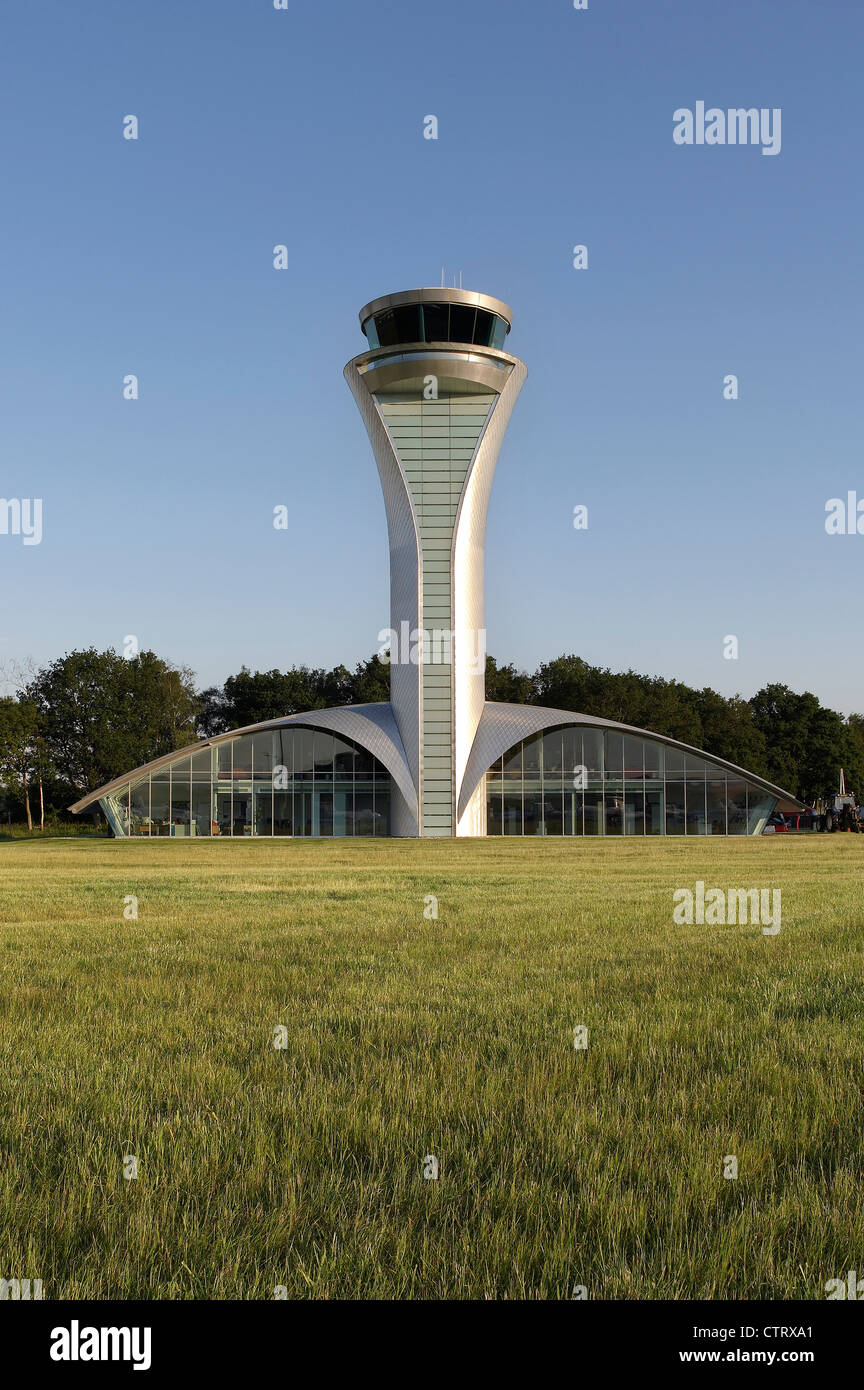 Control tower farnborough airport hi-res stock photography and images ...