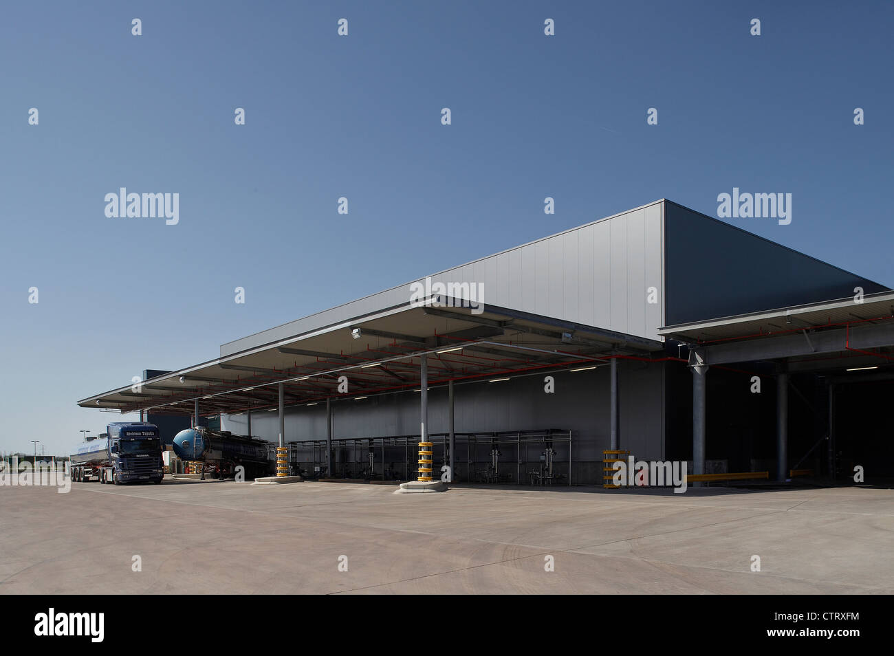 project orange loading bay canopy Stock Photo - Alamy