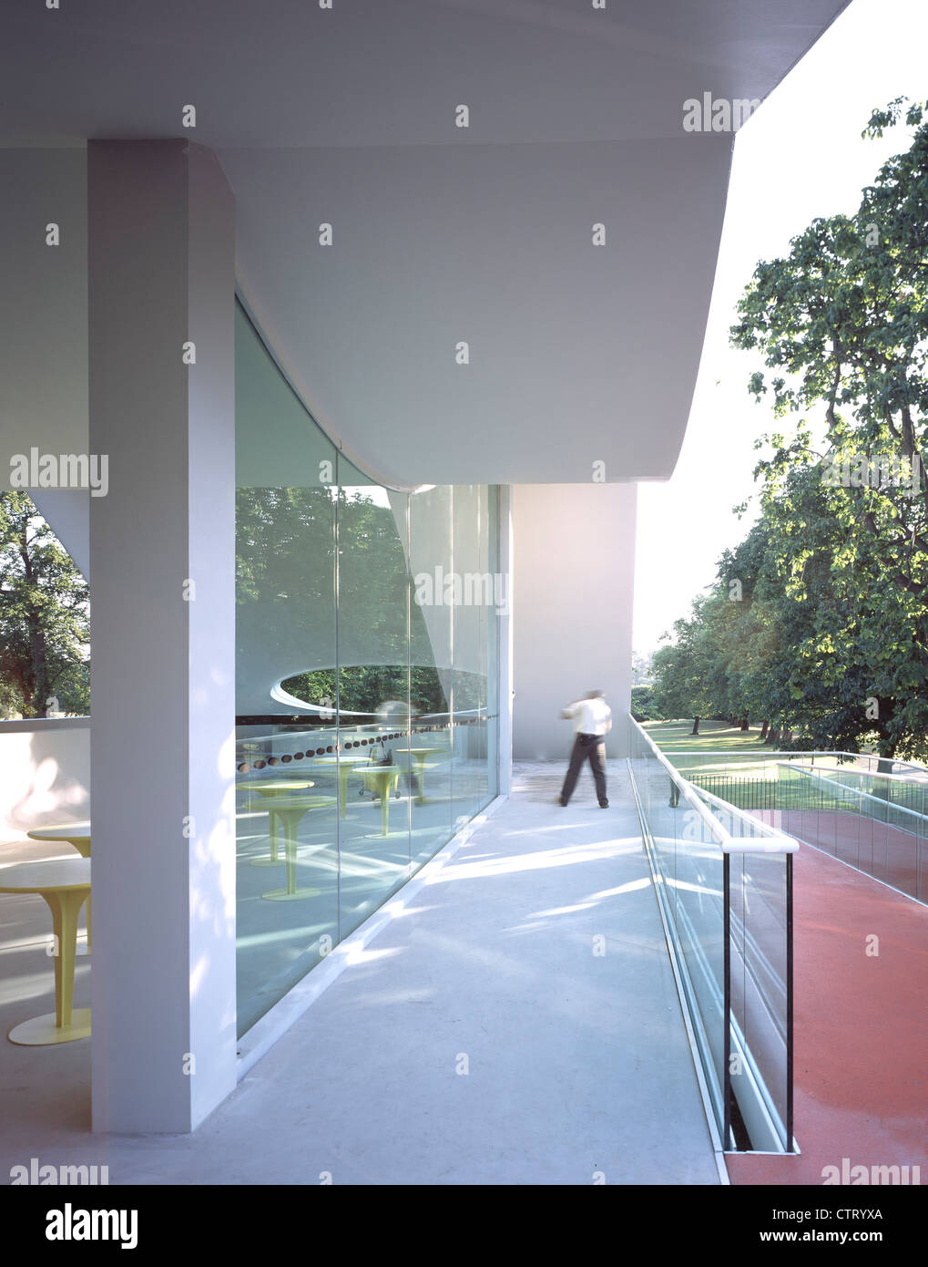 serpentine gallery pavilion ramp to pavilion Stock Photo - Alamy