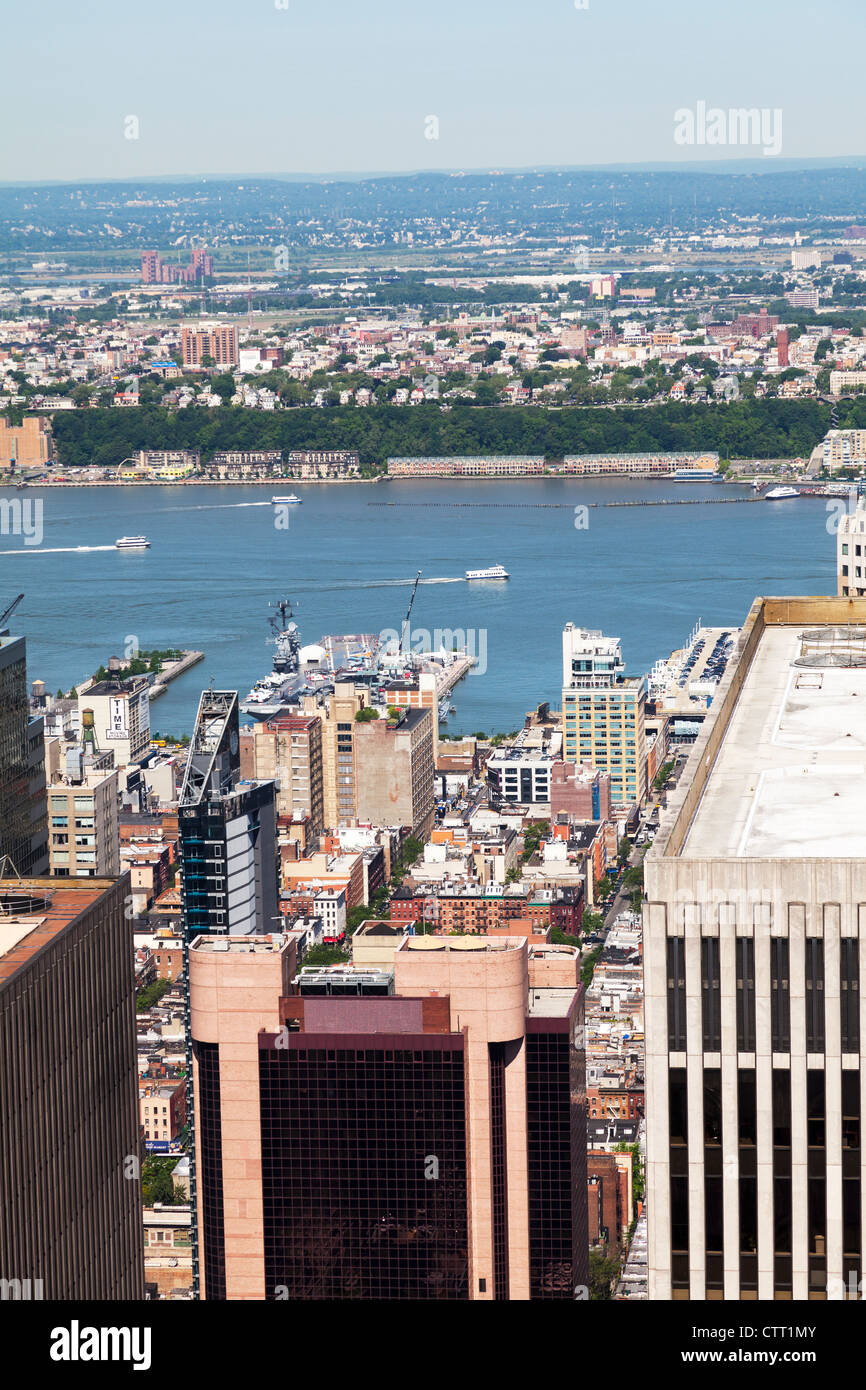 Looking down at the Hudson River & Intrepid with space shuttle aboard ...